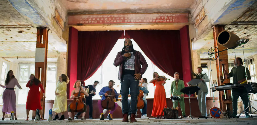 Sekou Andrews & The String Theory deliver visuals for "The Music ...